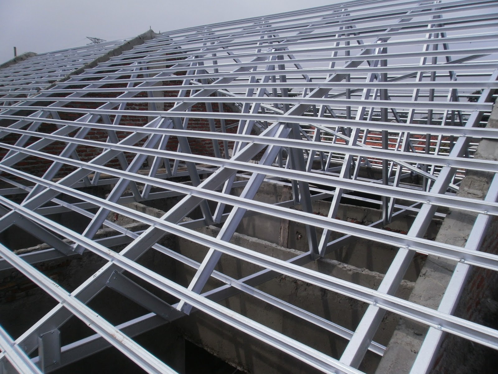 Rangka Atap Baja Ringan