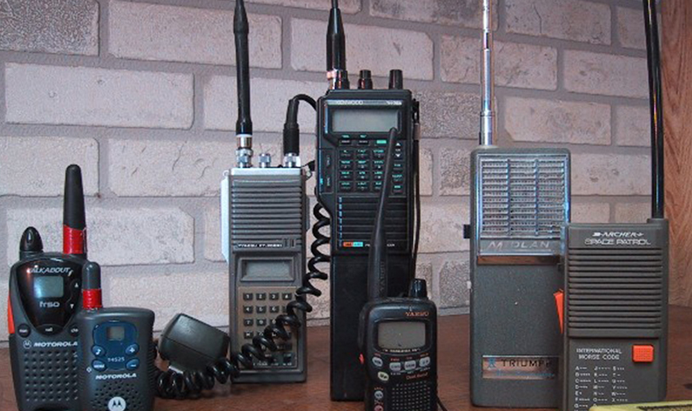 Kamu Perlu Tahu Apa itu Handy Talkie! (HT) - Indos Rent | Rental Alat ...