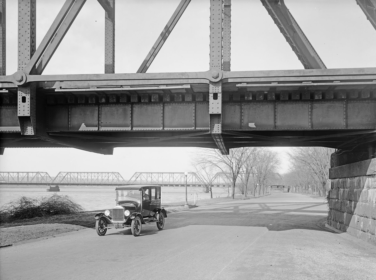 The Long and Colorful History of the 14th Street Bridge(s)