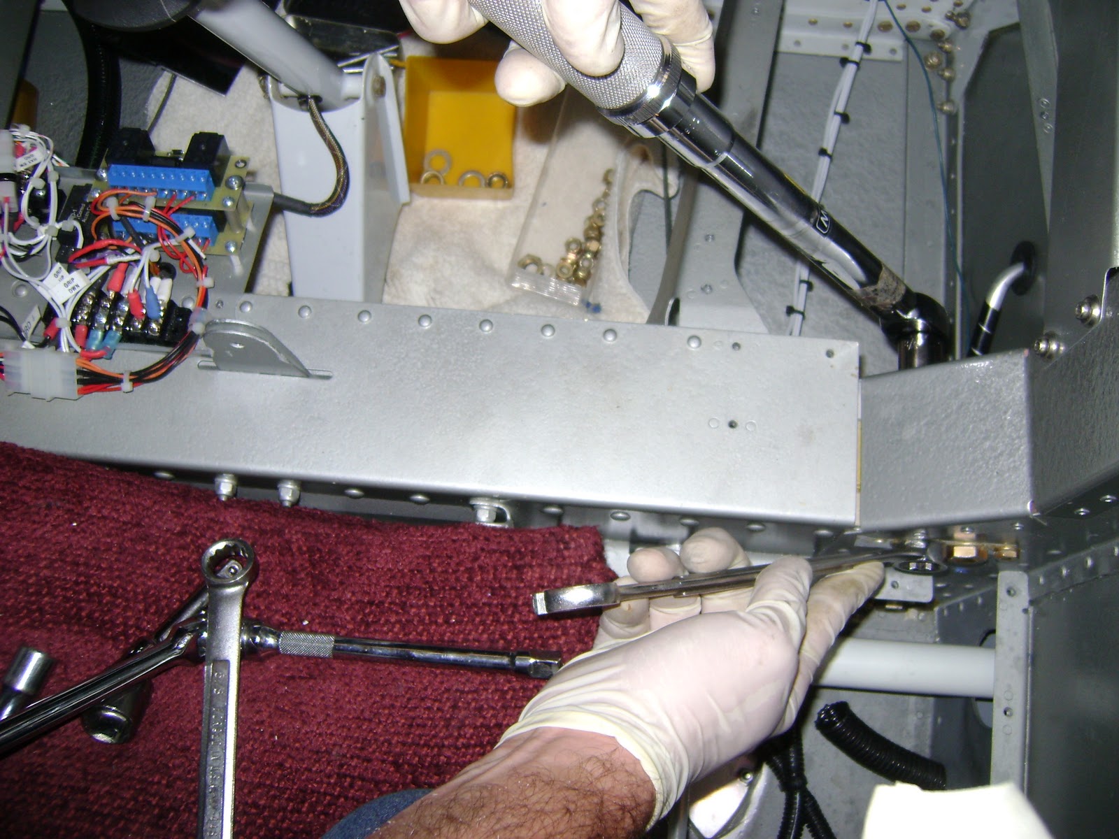 Welcome to JT's RV8 Aircraft Factory!: Final Wing Installation!