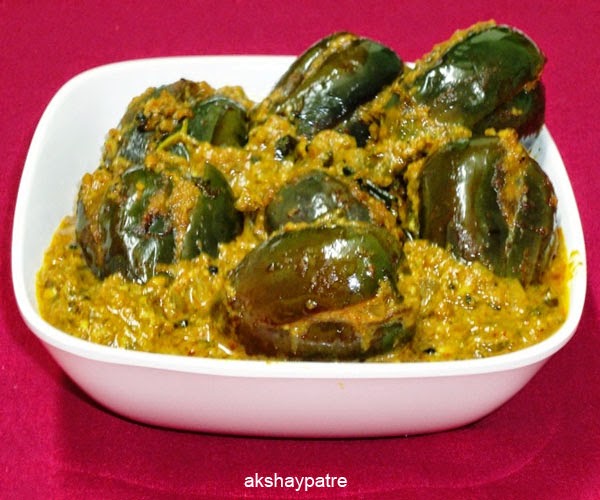 Vidyas Veg Recipes: Bharli vangi with kala masala recipe - Badnekayi ...