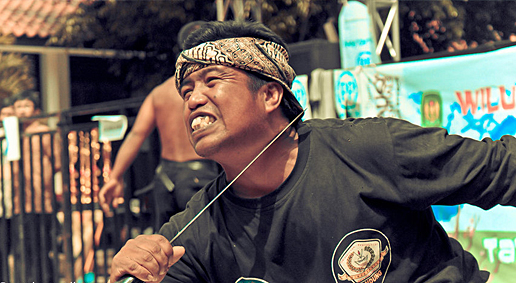 Mengenal Seni Tradisonal Banten Seni Debus Komunitas Guru PKn KOMUNITAS ...