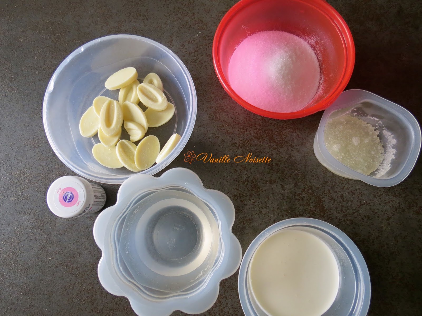 Vanille Noisette : ENTREMETS FRUITS ROUGES ET PISTACHE