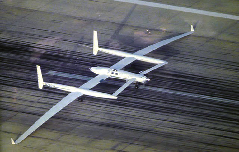 nhungdoicanh: Rutan 76 Voyager