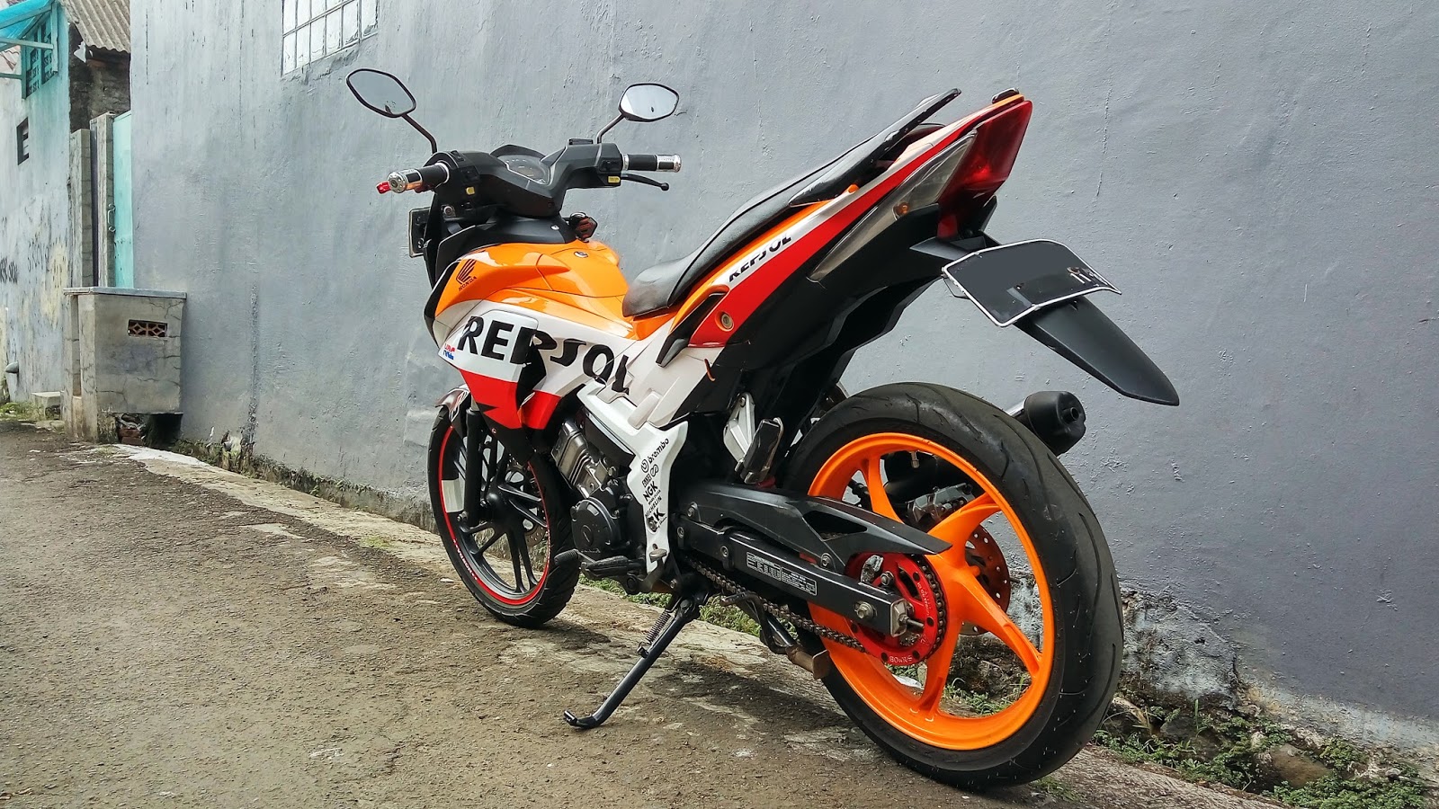 Modifikasi Honda CS1 Livery Repsol
