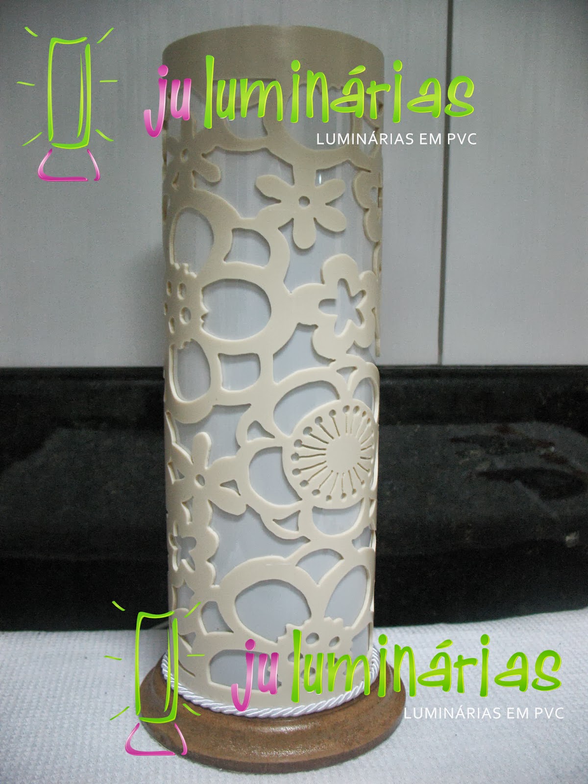 Ju Luminárias em PVC: Luminárias Florais