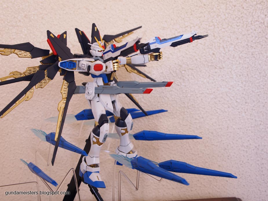 Gundam Meisters: Review: MG 1/100 Strike Freedom Gundam (Full Burst Mode)