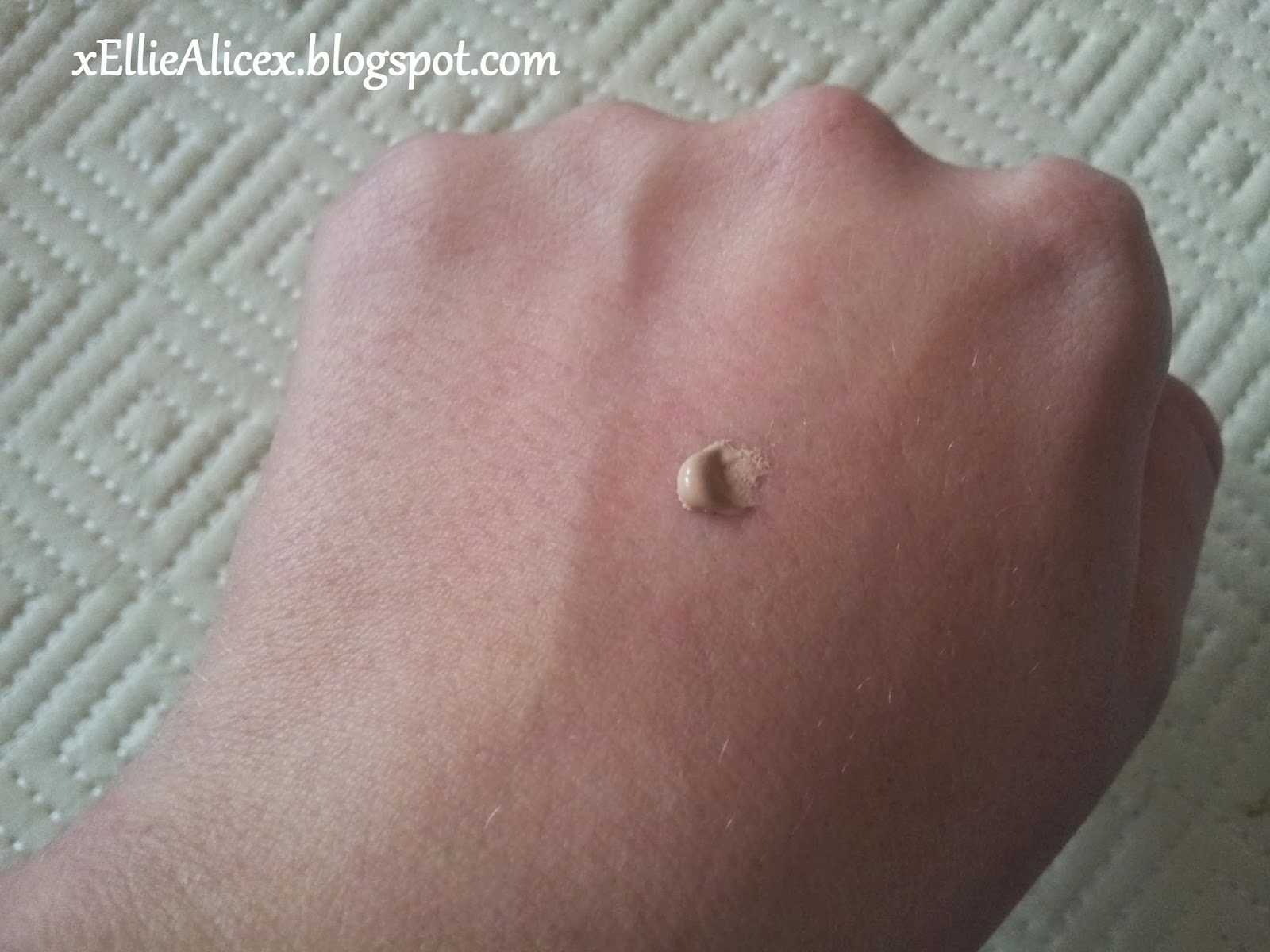 Ellie Alice: Estee Lauder Disappear - Smoothing Creme Concealer Review ...