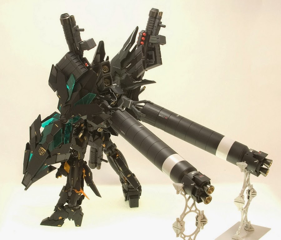 Custom Build: MG 1/100 "Full Armor" Banshee