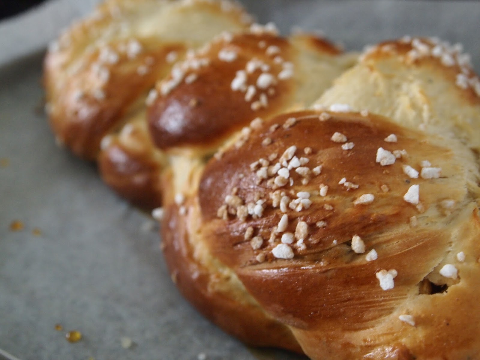 Pullapitko - fińska chałka z kardamonem i rodzynkami