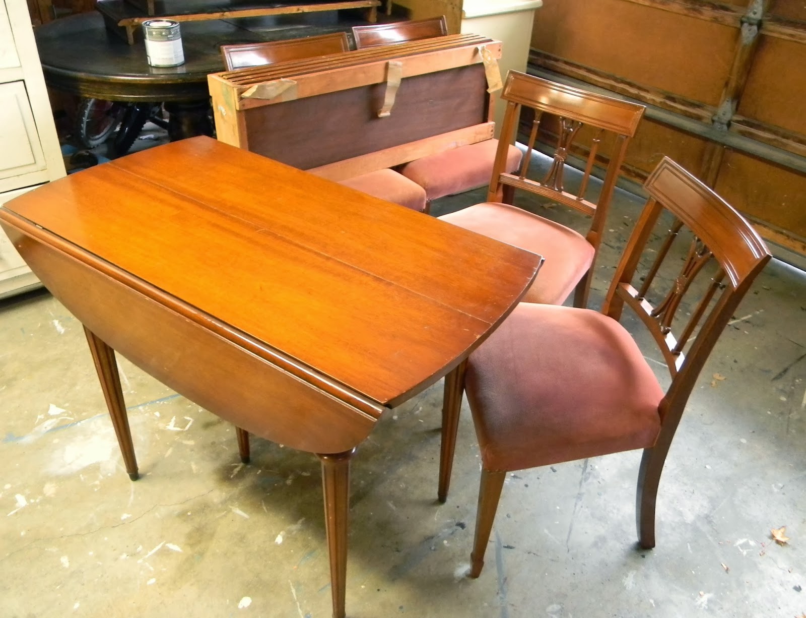 Emily's Up-cycled Furniture: The Incredible Shrinking Table