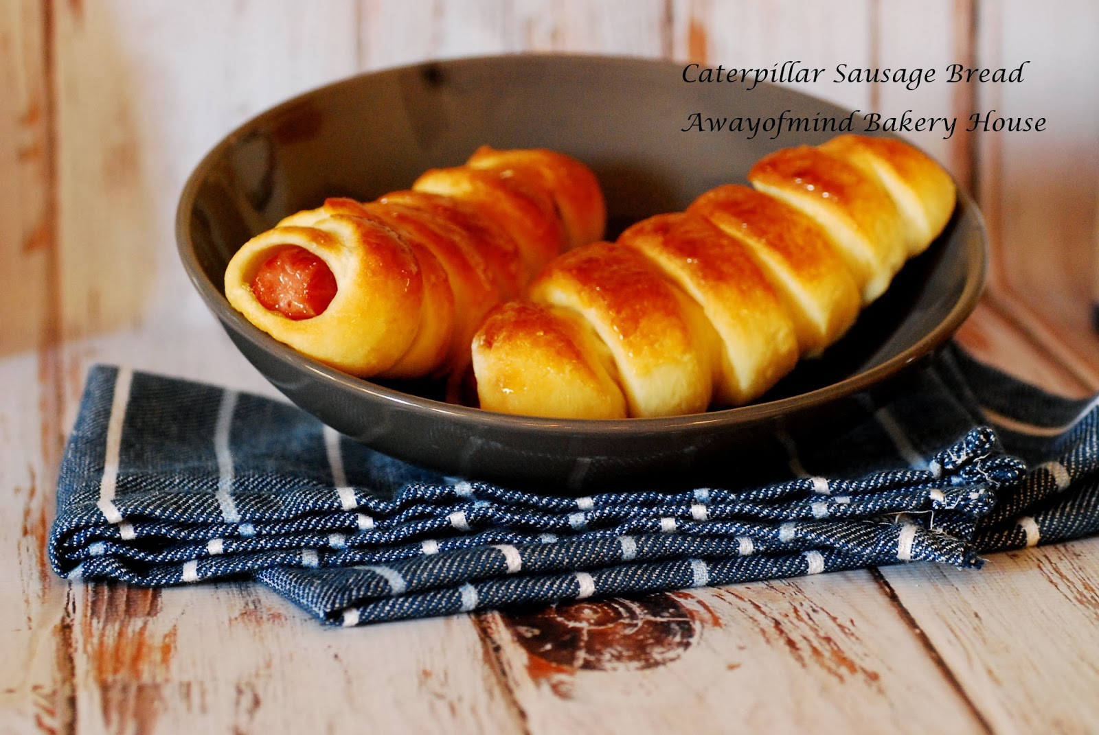 Awayofmind Bakery House: Caterpillar Sausage Bread 虫虫香肠卷