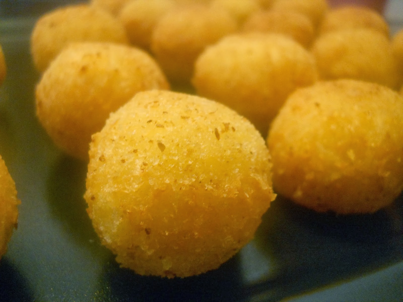 "Yamy mami!" Retete culinare: BULETE DE CASCAVAL