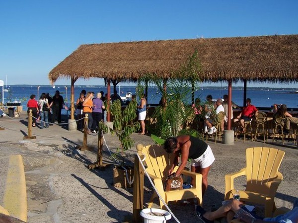 New Rochelle Now: Hudson Park Beach Bar - Waterfront Watering Hole