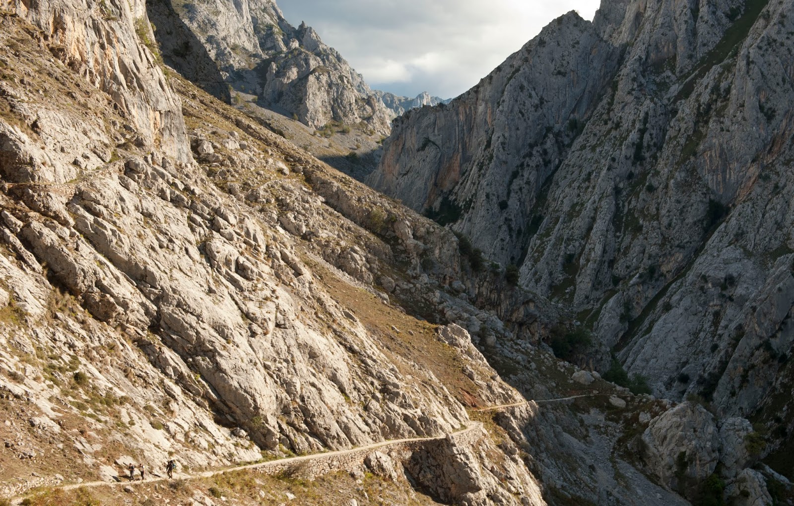 Instantes, fotos de Sebastián Navarrete: La Ruta del Cares, de Puente ...