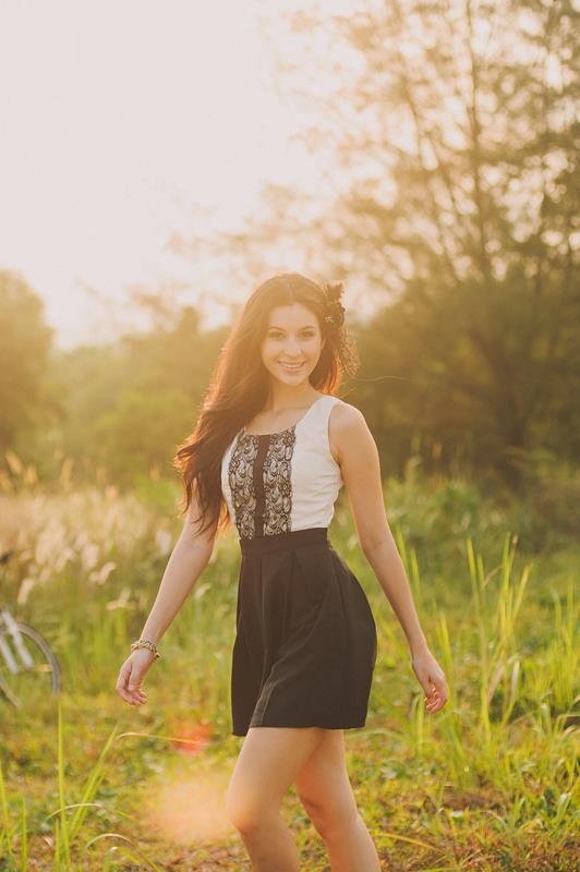 Goodies Mag: Hollyhoque