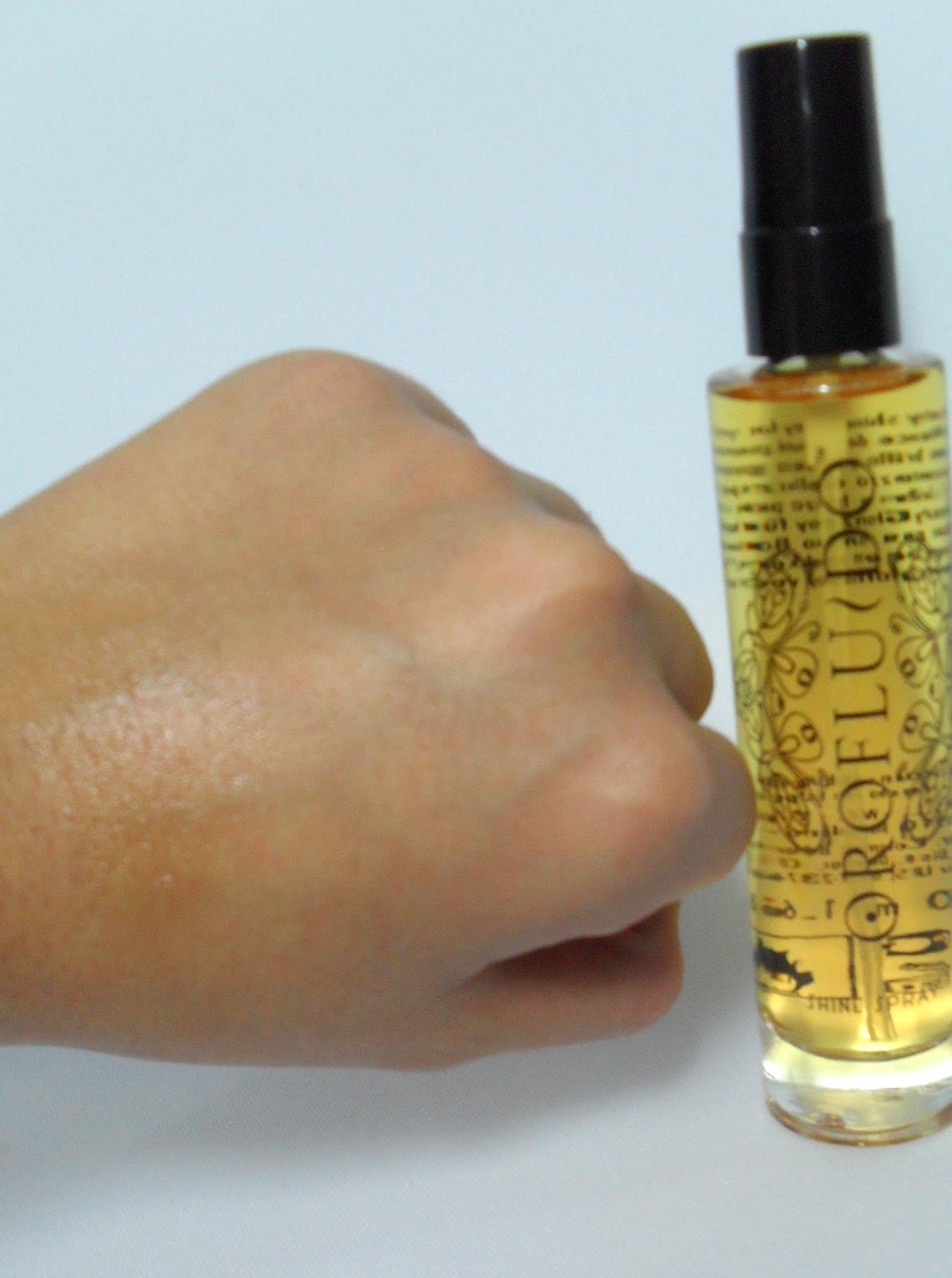 FEMINICES BY CAMILA: Testei: Orofluido Revlon Shine Spray