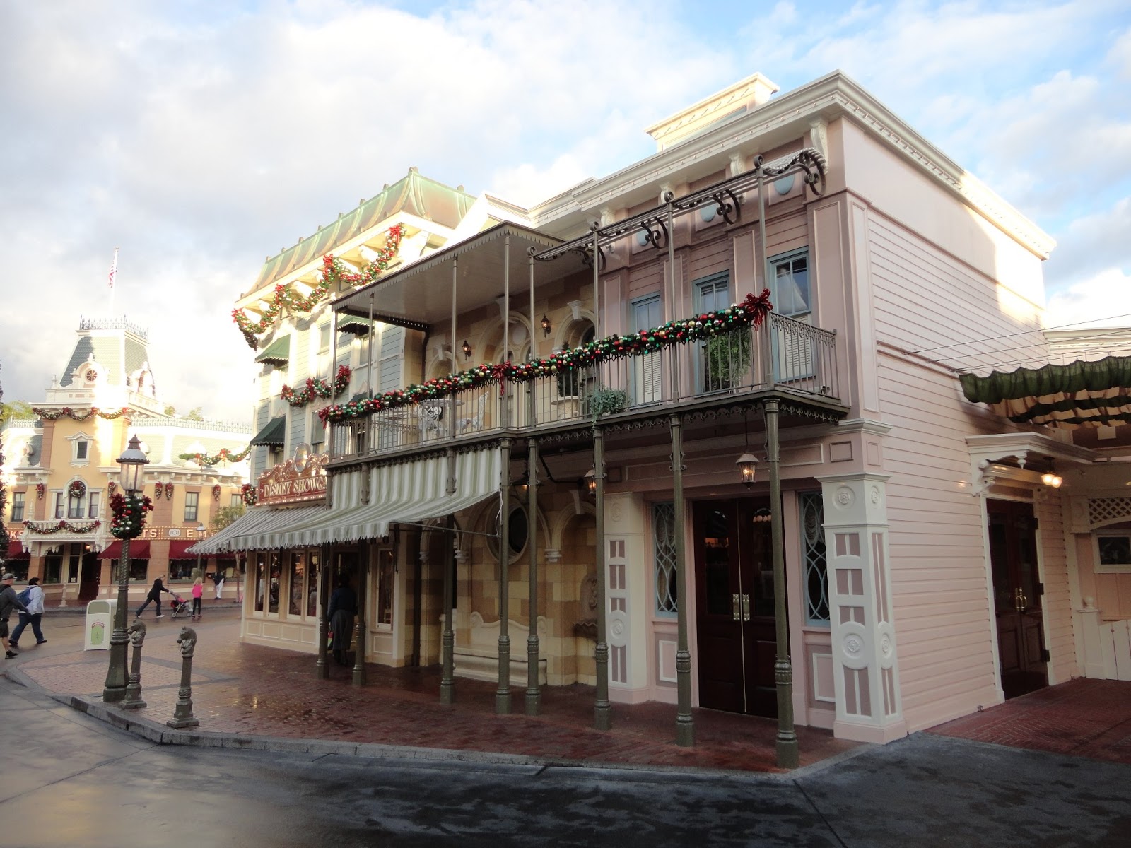 Disneyland: Main Street Buildings next to Disney Showcase