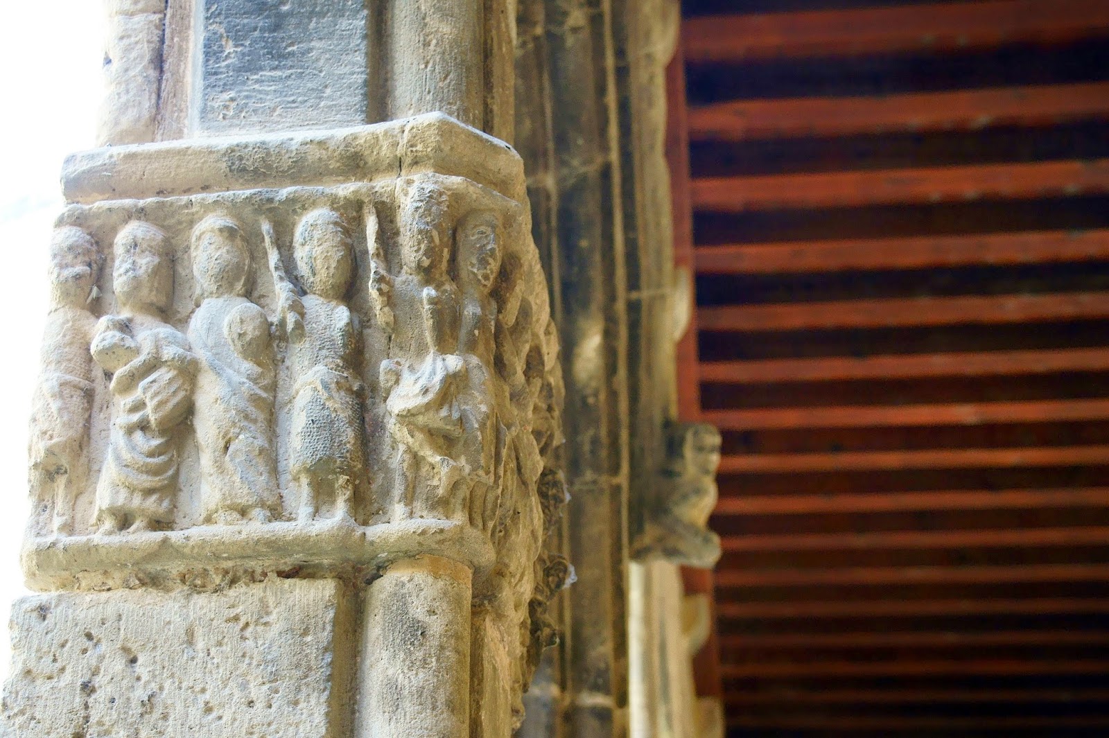La Catedral de Santa Maria: Capitell romànics