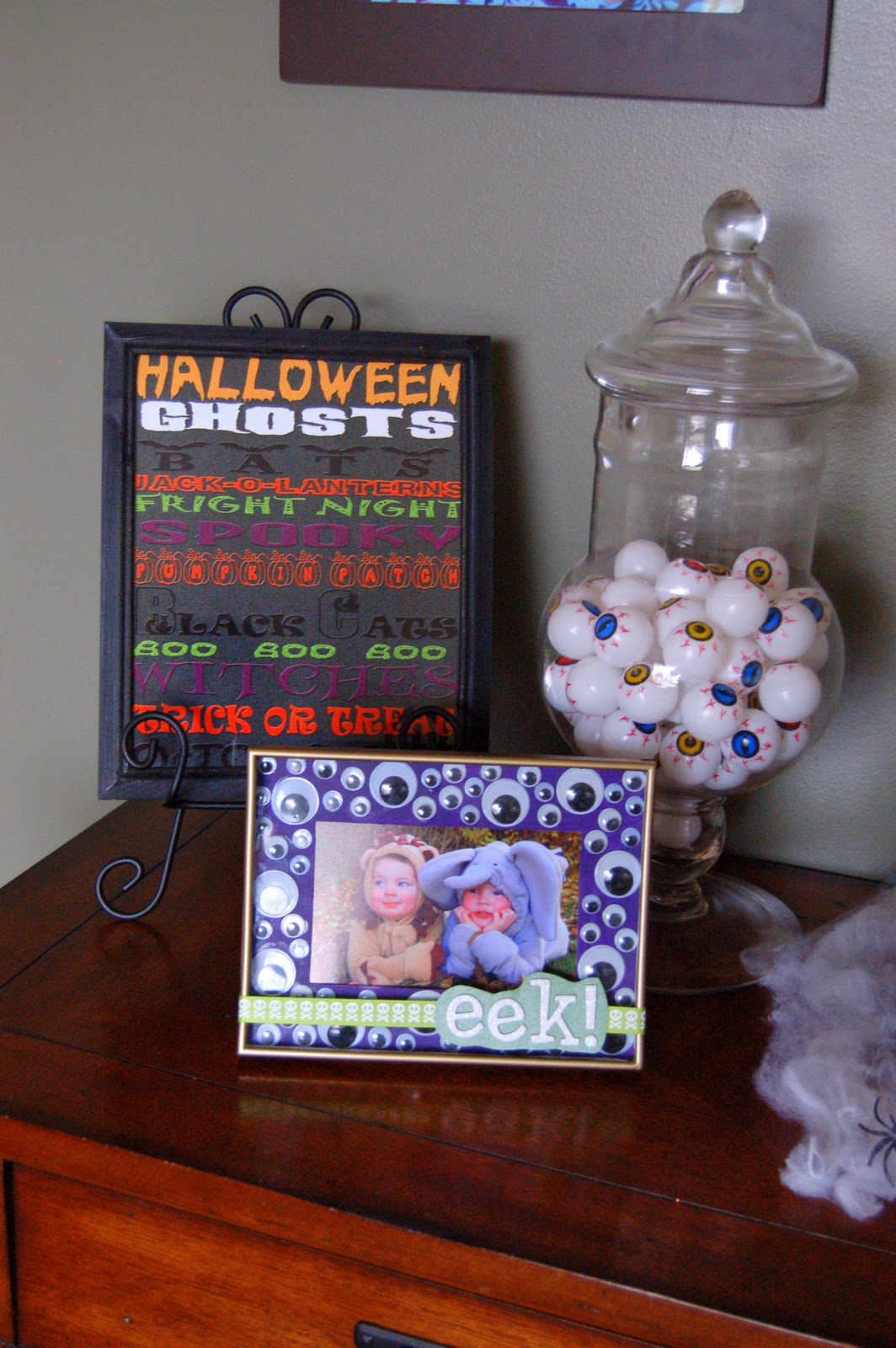 Haunted House Display ~ She's Crafty