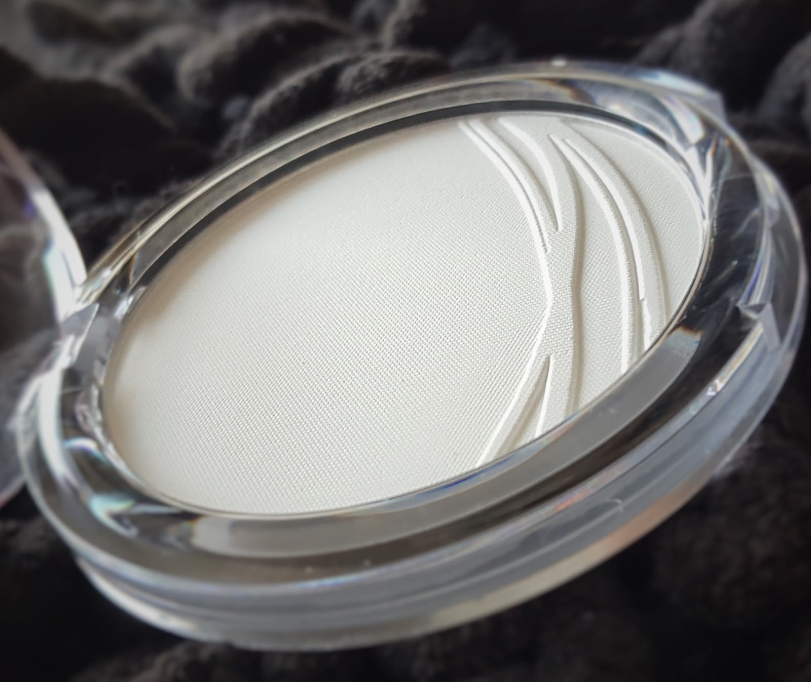 Essence All About Matt Fixing Compact Powder. - Livelivethings
