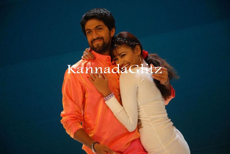 KANNADA GALLERY: Kirataka Kannada Movie Photo Gallery