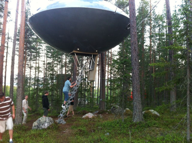 UFO treehouse In Sweden