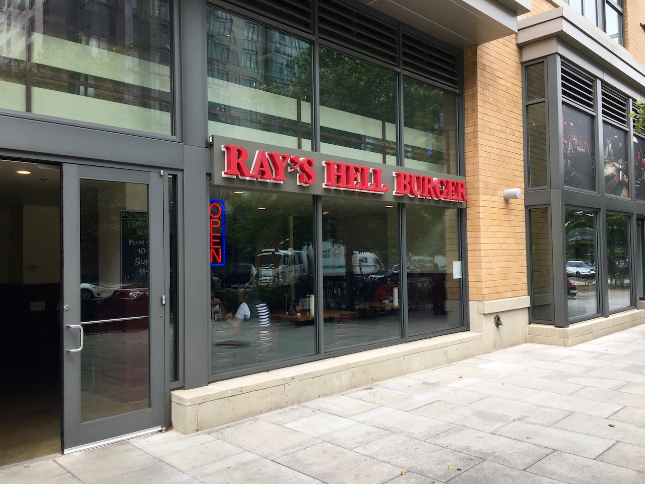 Ray's Hell Burger Food Review II - DC Outlook