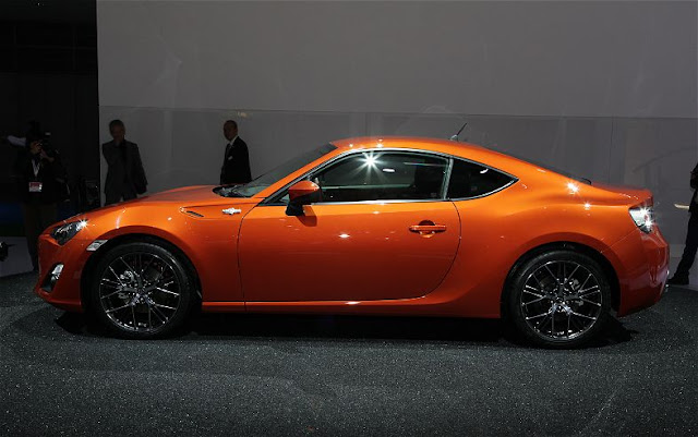 Informasi Kereta: 2012 Toyota 86 Sports Coupe Formally Launched In ...