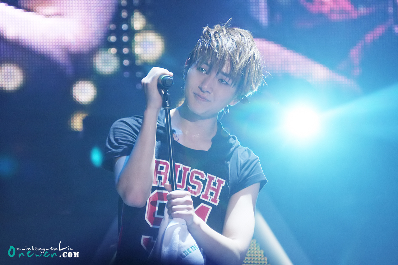 Shinee Explodes Ovaries at Shinee World II Concert 120722 (Image Heavy)