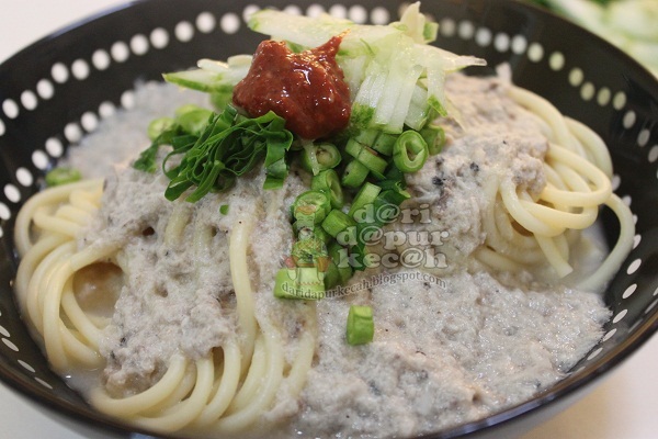 Dari Dapur Kecah: Laksa Terengganu Kuah Putih
