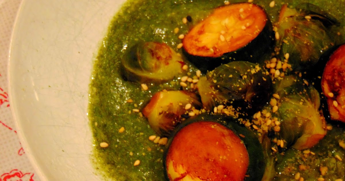 Repas vert; choux de Bruxelles et courgettes, sur crème de riz