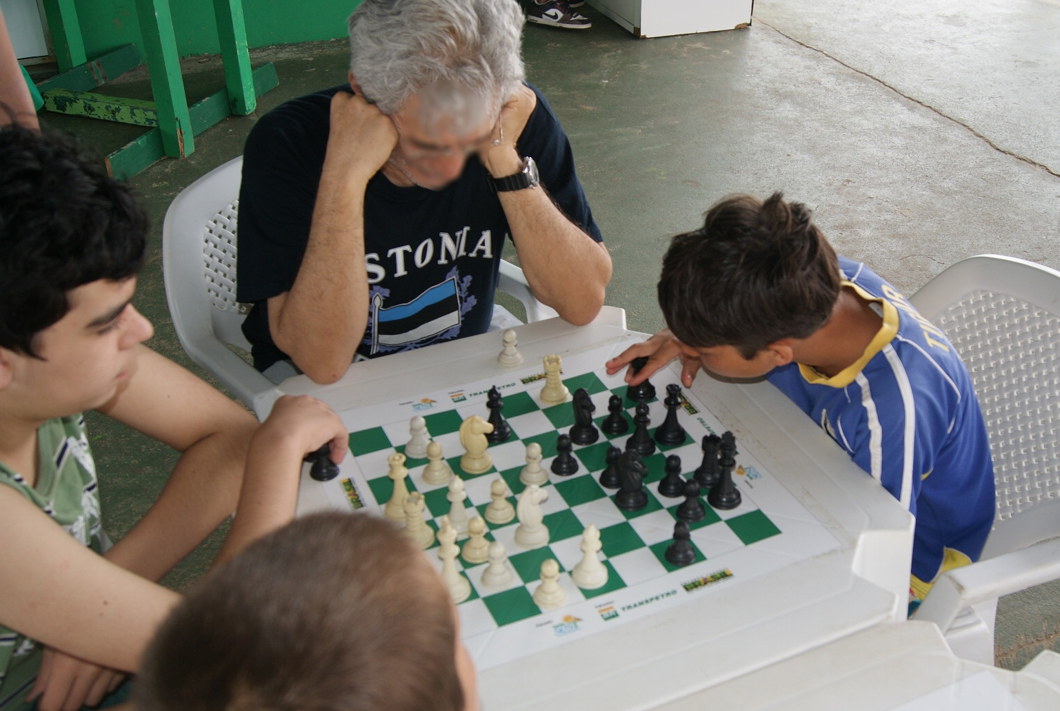 Tenda Multiartes: Nem mesmo o vento afastou os veranistas das ...