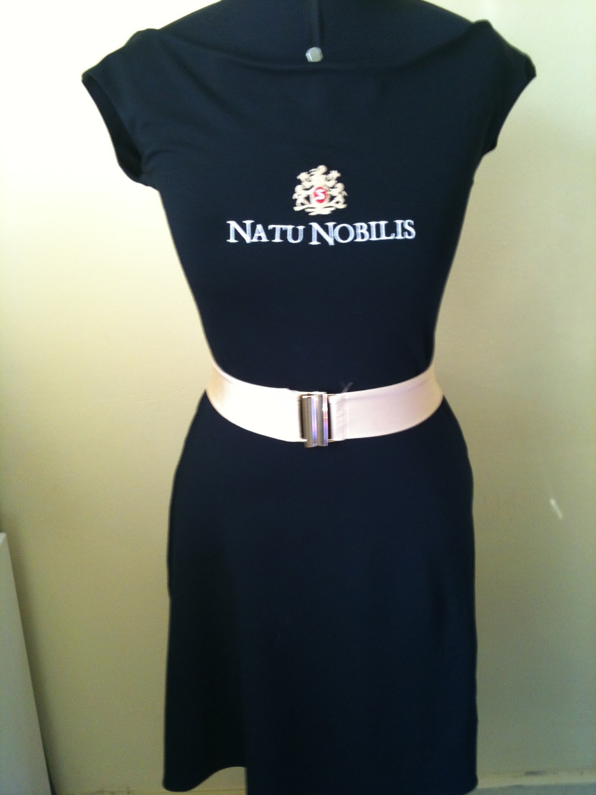 CREDITS - Uniforme&Estilo: VESTIDOS P/ PROMOTORAS DE BEBIDAS