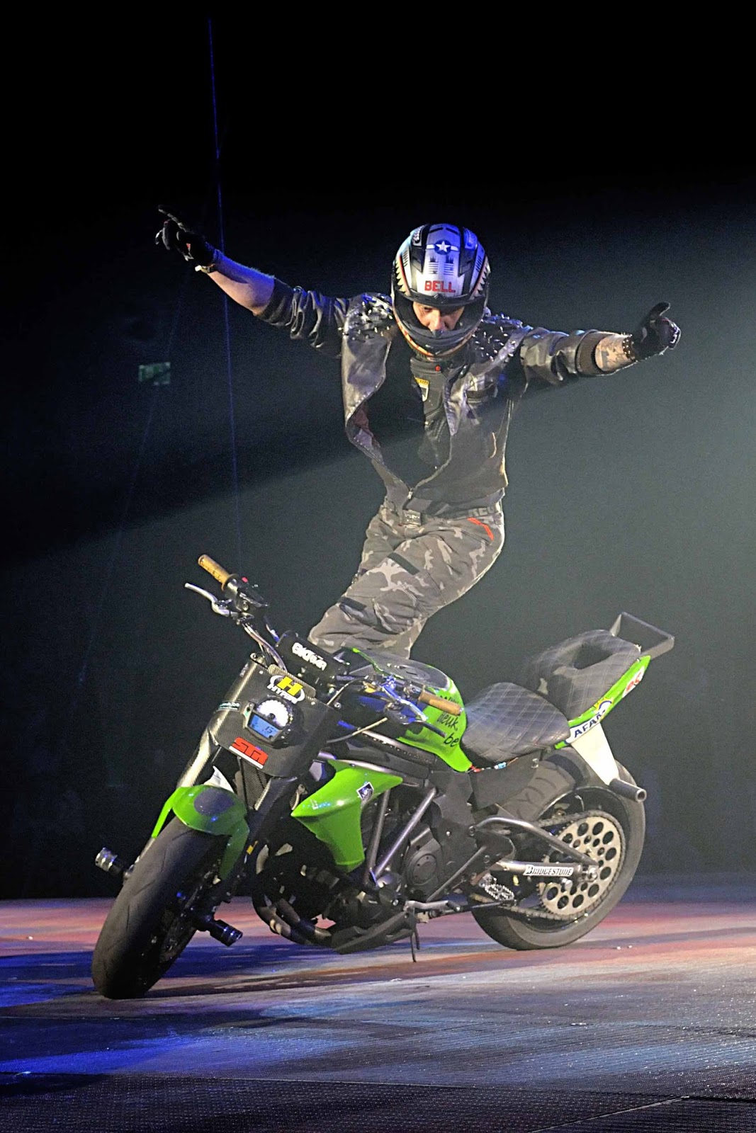 circus: Les cascadeurs à moto Steven FRANSEN et Tom REYGEL (photos de ...