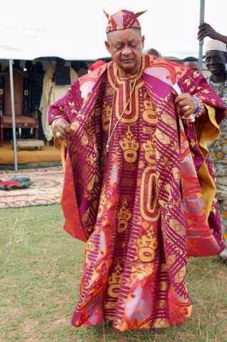 theelites : ALAAFIN OF OYO, OBA LAMIDI ADEYEMI TURNS JONATHAN'S PRAISE ...