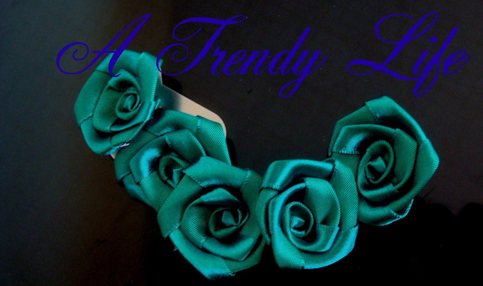 A Trendy Life.: DIY: Spring Flower Necklace