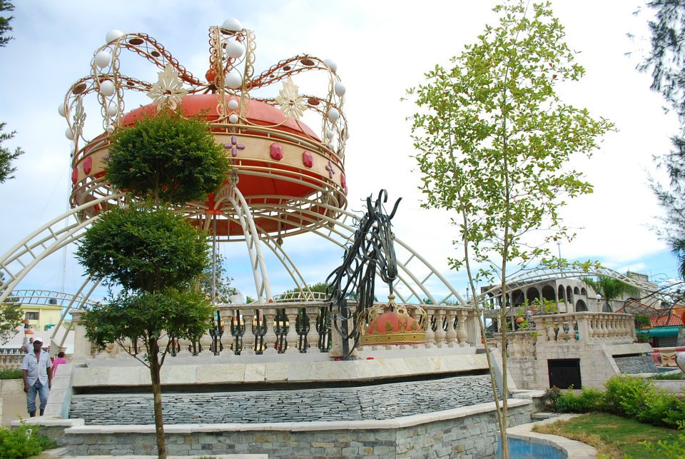 Visita Hato Mayor: Parque Municipal de Hato Mayor "Mercedes de la Rocha"