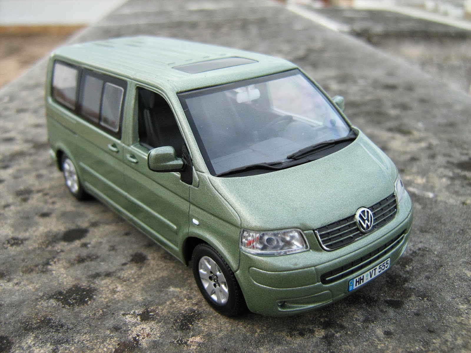 El Garaje Algabeño: Volkswagen T5 Multivan de Minichamps (Edición Dealer)