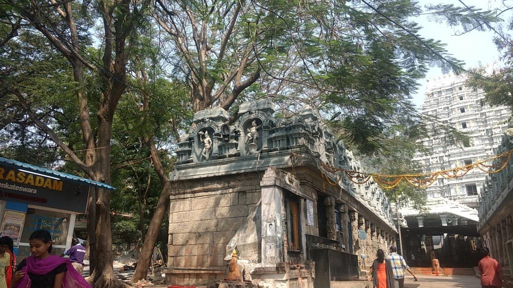 Hindu Temples of India: Alipiri Pathway, Tirumala, Tirupati, Andhra Pradesh