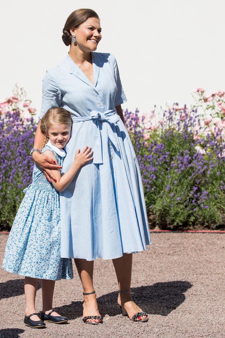 Royal Family Around the World: Princess Estelle with mother Crown ...