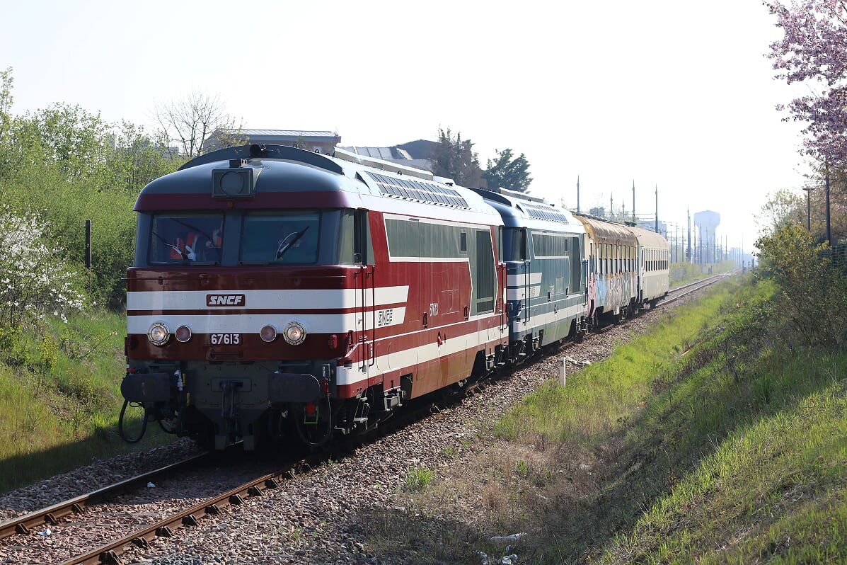 LA PASSION DU TRAIN: CMR Saint-Jean-de-Braye par Louis avec la 67613.