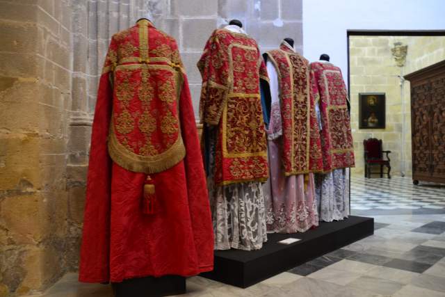 Four Continental Variations on "Roman" Vestments ~ Liturgical Arts Journal