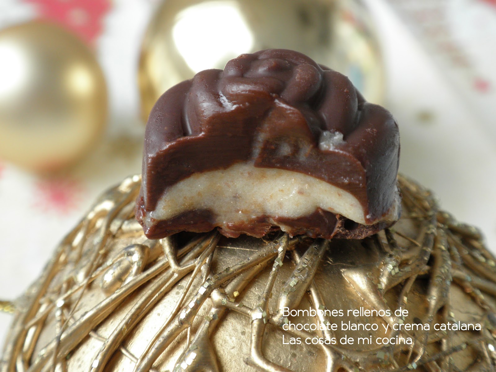 Bombones rellenos de chocolate blanco y crema catalana - Las cosas de ...