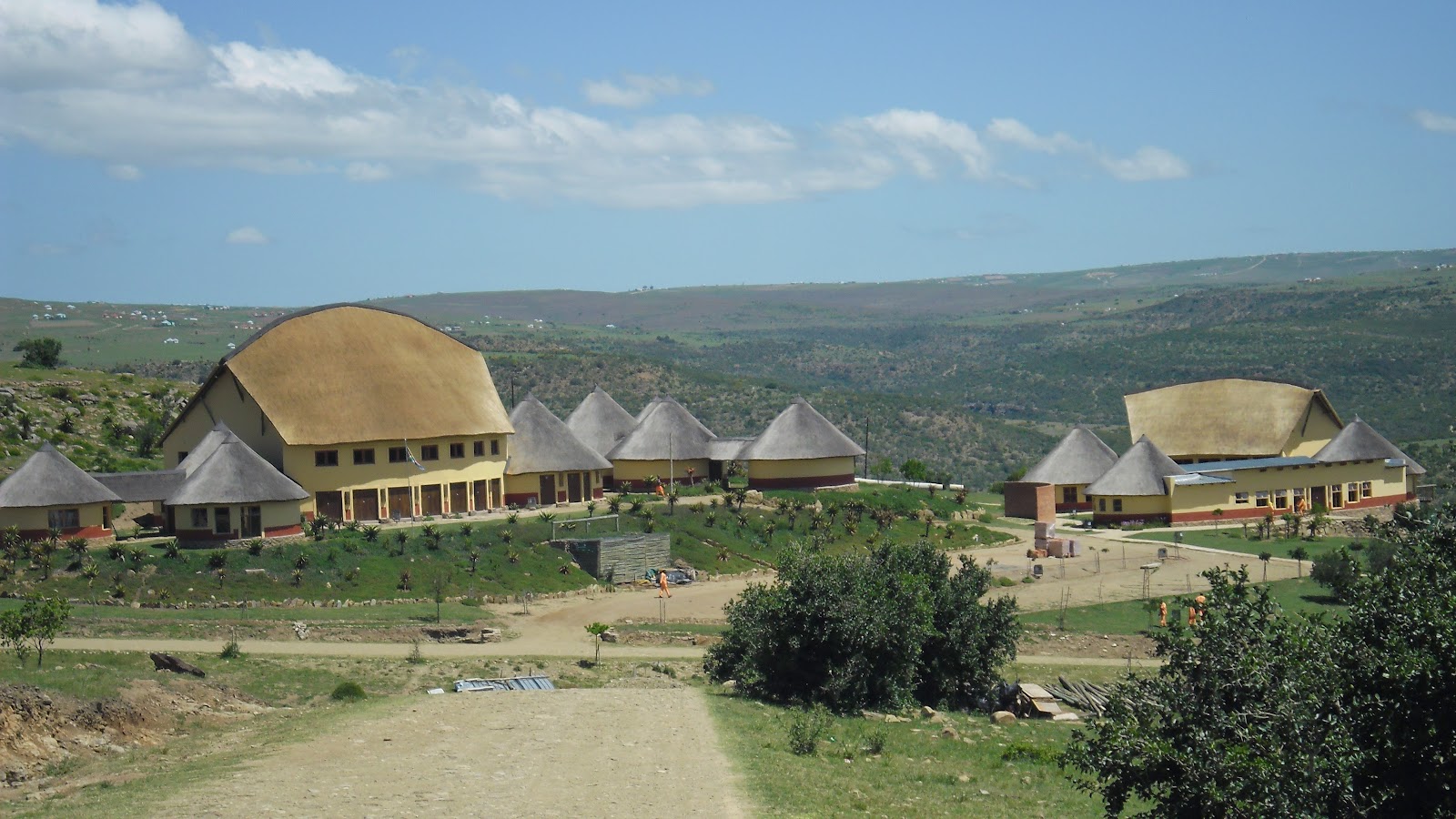 Cintsa Thatching - Commissioned to thatch Mthatha conference centre