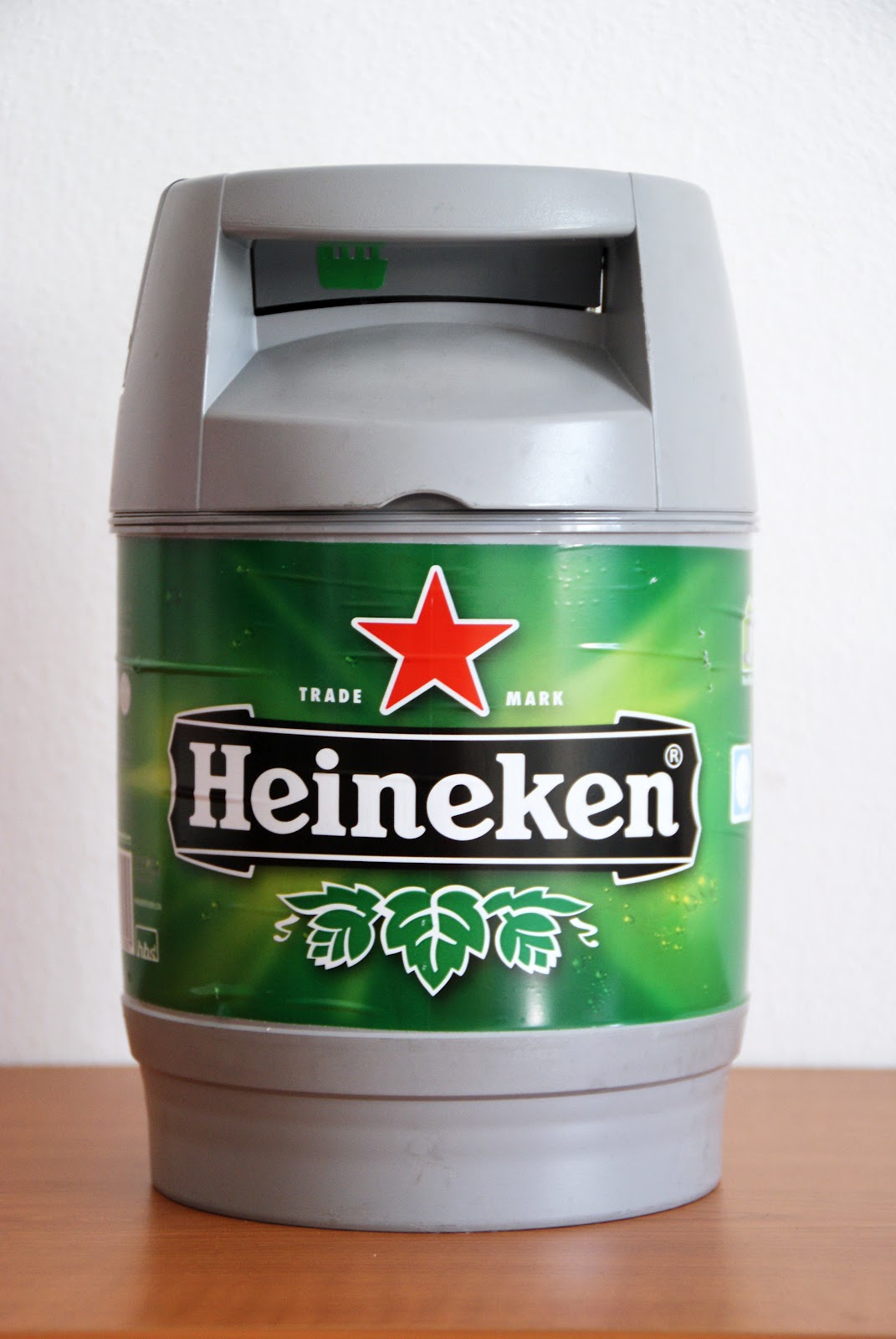 Der Bierige Blog: Heineken Lager Beer