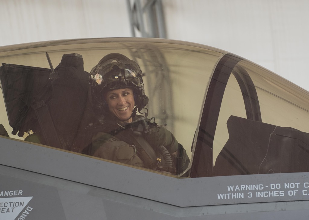 THE FIRST AND ONLY FEMALE F35 PILOT IN THE WORLD - Blog Before Flight ...