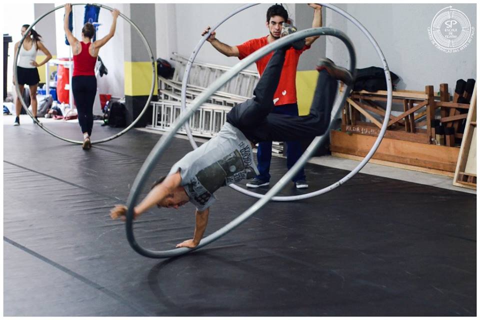 Cia Tempo: Cursos de Roda Cyr