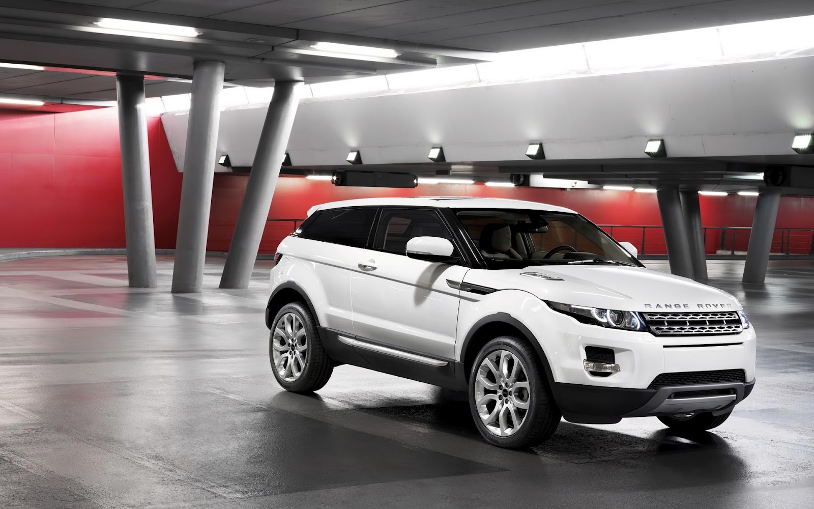 Wallpapers of beautiful cars: Land Rover / Range Rover Evoque
