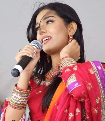 Bollywood Stars: amrita rao without makeup | amrita rao in mini skirt